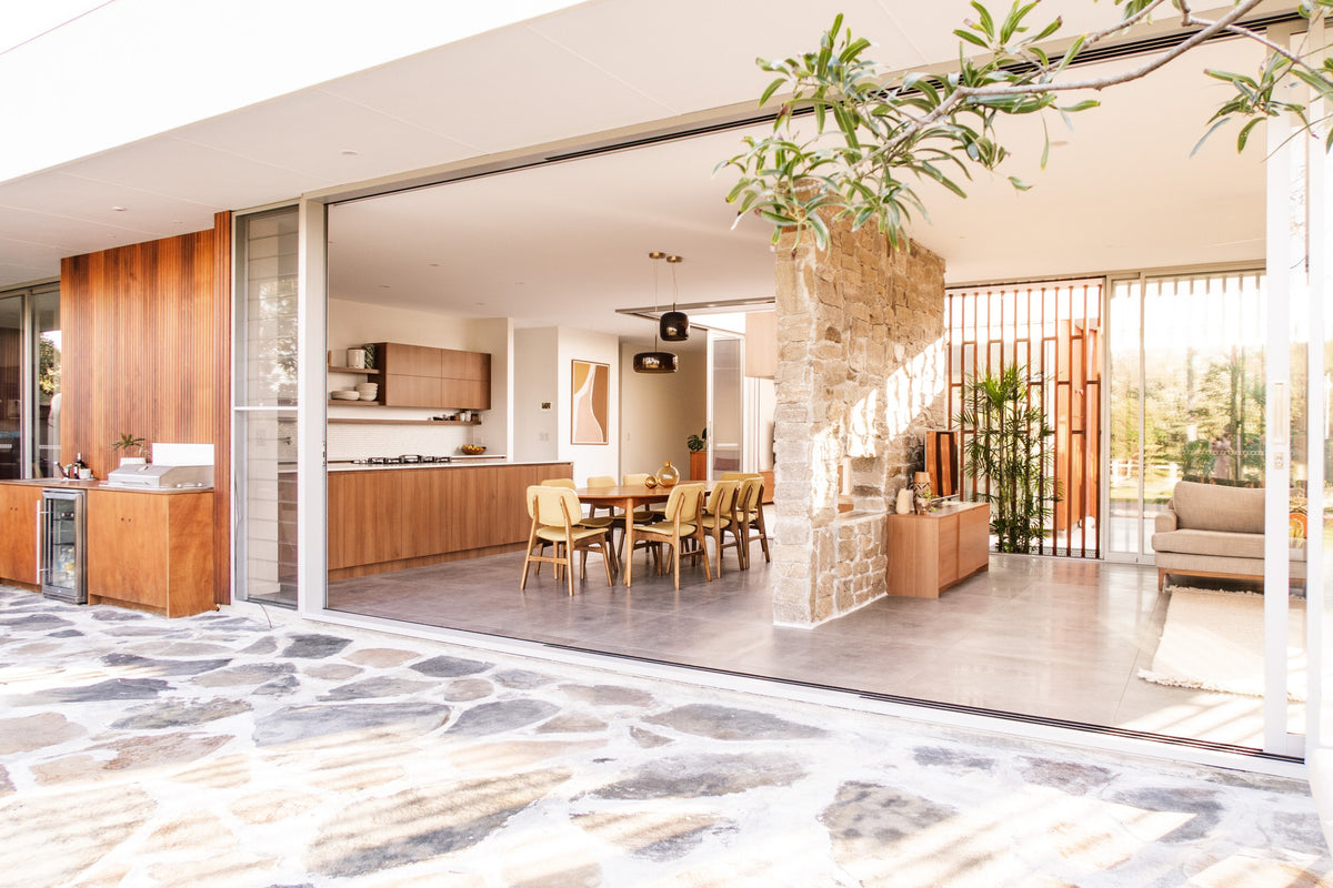 Touring Hikari House, a Mid-Century Modern Coastal Getaway in NSW, Aus ...